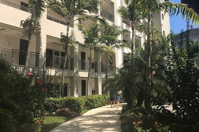 Airport transportation to and from secrets - FAQ