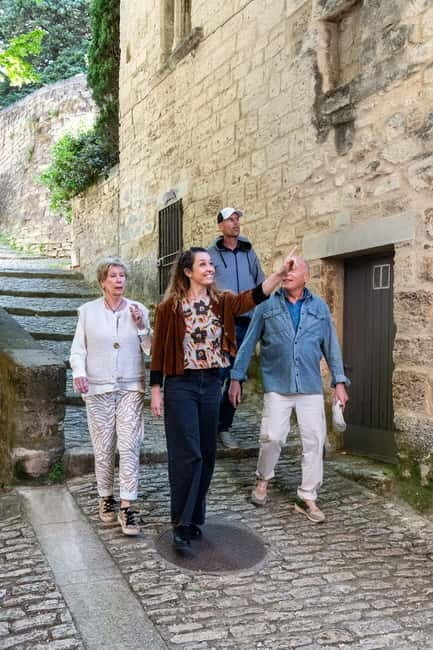Aix en Provence: Afternoon Hilltop Villages of Luberon Tour - First Stop: Gordes — A Hilltop Gem