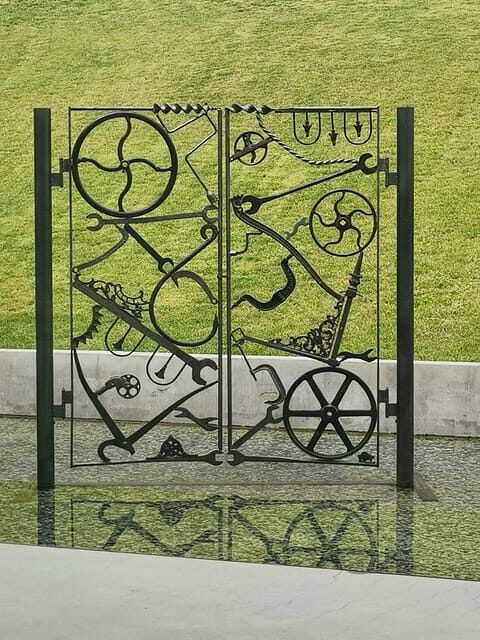 Aix en Provence: Discovery of Prestigeous Wineries and Art - Who Should Consider This Tour?