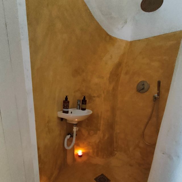 Akrotiri: Bride & Groom Massage Ritual & Day pool access - Who Is This Experience Best For?