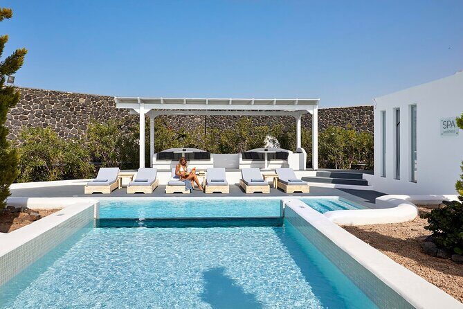 Akrotiri: Spa break for 3-4 friends, Pool access, wine & fruits - FAQ