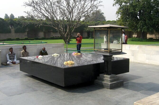 Akshardham Temple with Walk in the Green Paradise of Rajghat and Shanti Van - The Practicalities: Transportation, Cost, and Comfort