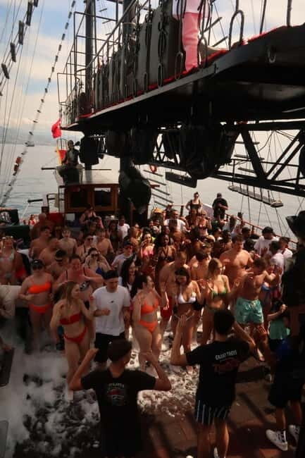 Alanya: Pirate Boat Party with Foam, Disco, Lunch & Drinks - The Lunch and Drinks