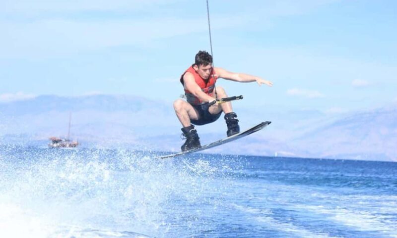 Alanya: Wakeboarding Adventure with Equipment - A Close Look at the Wakeboarding Experience in Alanya