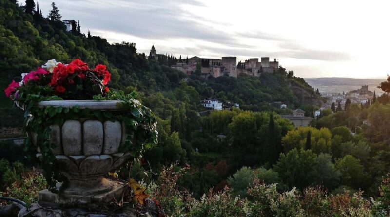 Albaicin and Sacromonte: Guided tour and sunset at Mirador San Nicolas - Discovering the Charms of Granada’s Albaicín and Sacromonte