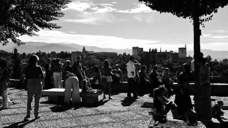 Albaicin and Sacromonte: Guided tour and sunset at Mirador San Nicolas - Key Points