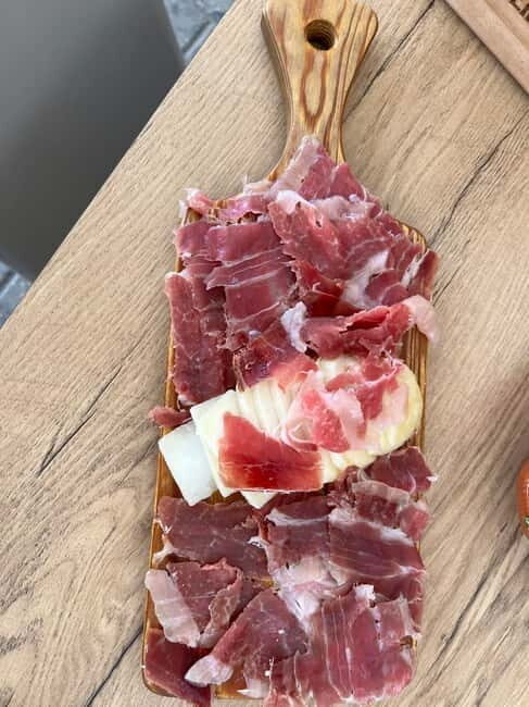 Albufeira: Portuguese Tapas and Wine Restaurant Experience - Key Points