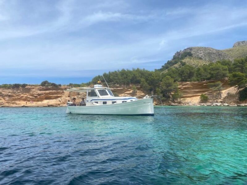 Alcudia: Private Sunset Boat Trip with Glass of Wine & Snack - Key Points