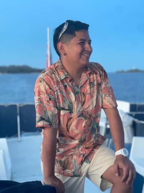 Alcudia Sunset Boat Trip : Music & Drinks with MIKE ROGERS - Setting the Scene: A Relaxing Evening on the Water