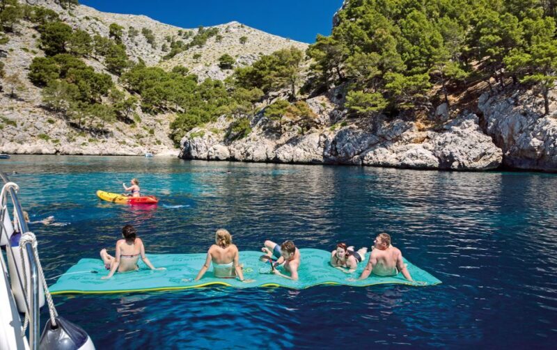 Alcudia: Sunset Catamaran Tour with Dinner and Snorkeling - FAQ