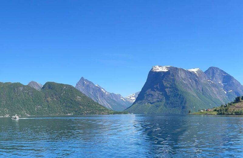 Ålesund-Geiranger-Ålesund Fjord Tour (2 hours in Geiranger) - Authenticity and Special Moments