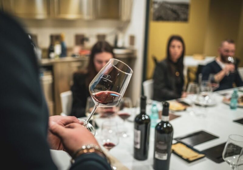 Alghero: City Center Tour with Wine Tasting - Who Will Enjoy This Tour?