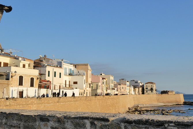 Alghero: walking tour with bilingual local guide - How This Tour Adds Value