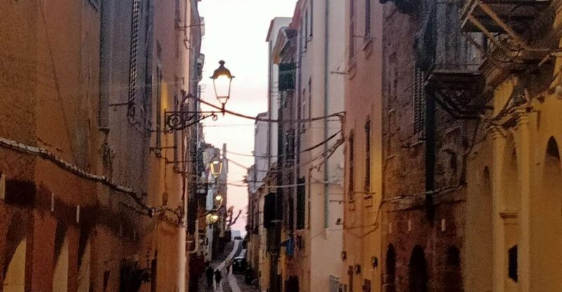 Alghero: walking tours around the ancient city - Key Points