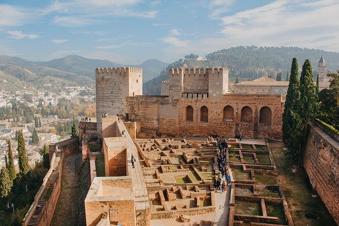 Alhambra and Generalife Skip-the-Line Ticket with Guide - The Tour Itself: What’s Included and What’s Not