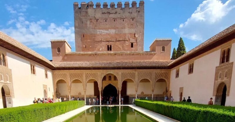 Alhambra and Nasrid Palaces Guided Tour with Tickets - The Itinerary Breakdown