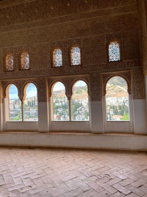 Alhambra and Nasrid Palaces Guided Tour with Tickets - Authentic Insights from Travelers