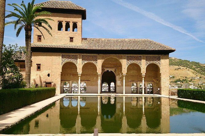Alhambra &Charles Palace Guided Tour with Optional Nasrid Palaces - FAQ