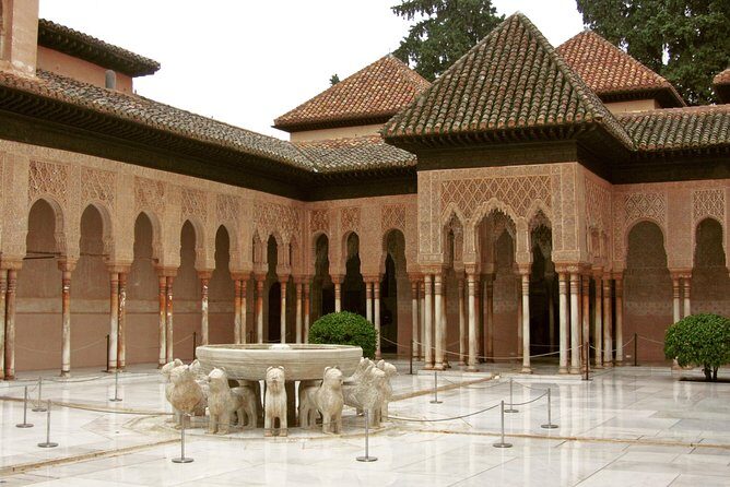 Alhambra & Generalife: Exclusive 3-Hour Private Tour with Tickets Included - The Sum Up