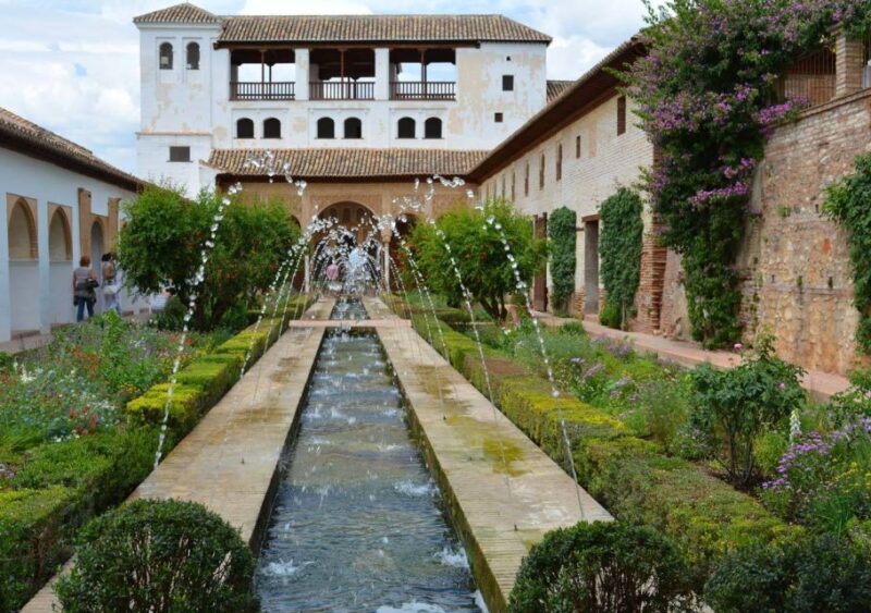 Alhambra & Generalife: Exclusive 3 hours Private Tour - Key Points