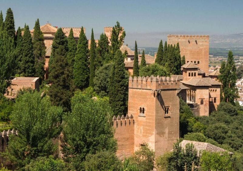 Alhambra & Generalife: Exclusive 3 hours Private Tour - Why Choose the Private Tour?