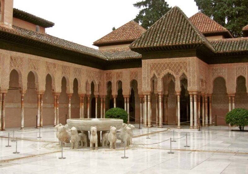 Alhambra & Generalife: Exclusive 3 hours Private Tour - What Makes This Tour Stand Out?