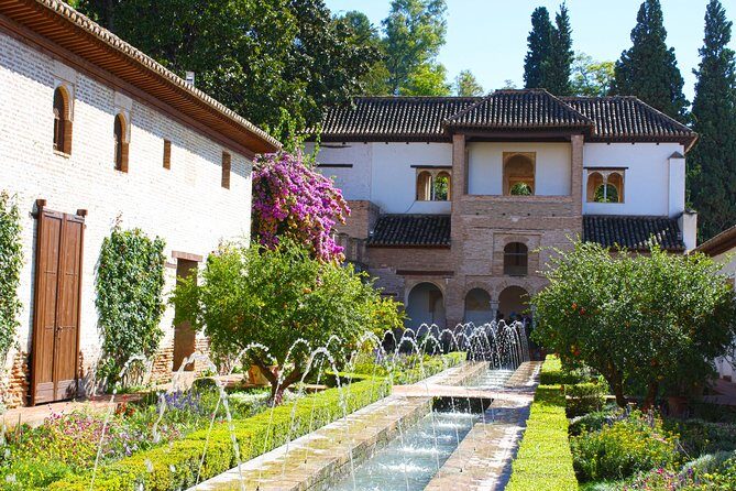 Alhambra, Generalife & Nasrid Palaces Guided Tour in Granada - Why Choose This Tour?