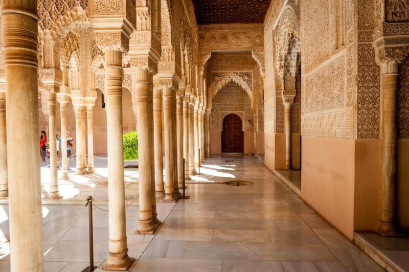 Alhambra & Generalife Tour including Transport & Admission - Key Points