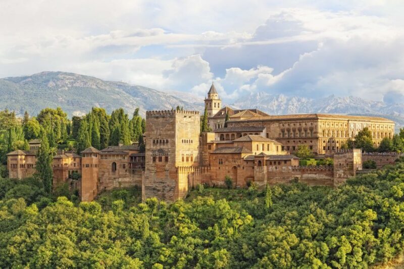 Alhambra Guided Tour with Fast-Track Entry - Key Points