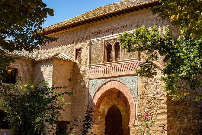 Alhambra tour with Generalife Palace and gardens - A Deep Dive into the Alhambra Tour Experience