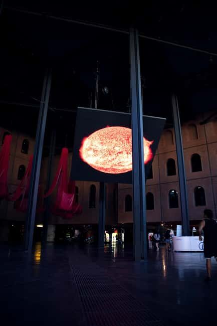Alhóndiga de Bilbao: Art explained by Artists - Key Points