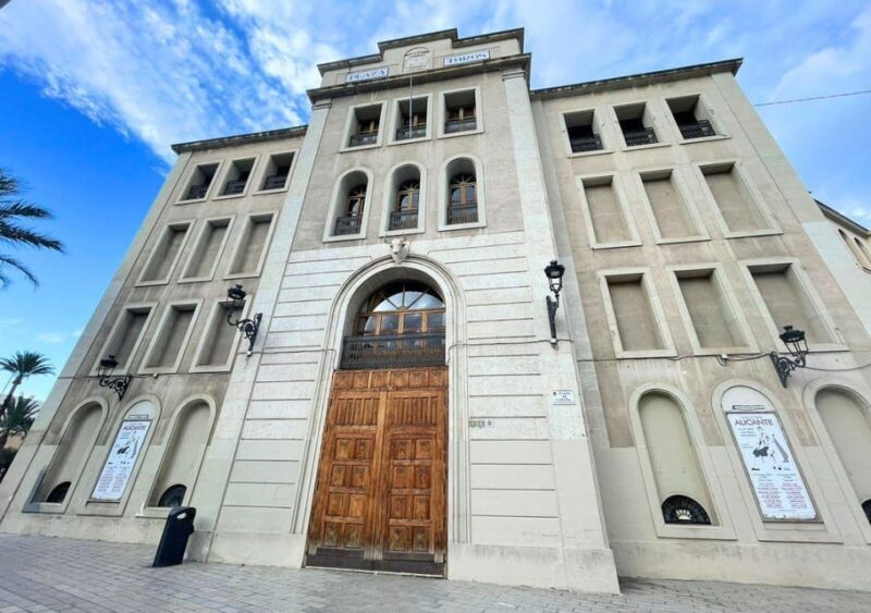 Alicante: Bullring and Castle Guided Tour with Taxi Transfer - An in-depth look at what this tour offers