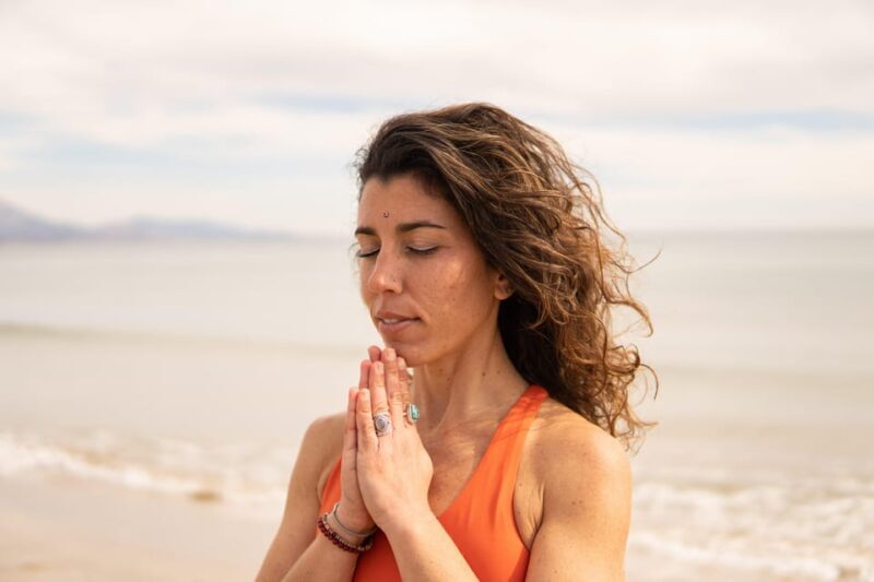 ALICANTE: Sunrise Yoga class on the beach & breakfast - An Authentic Sunrise Experience with Yoga and Views