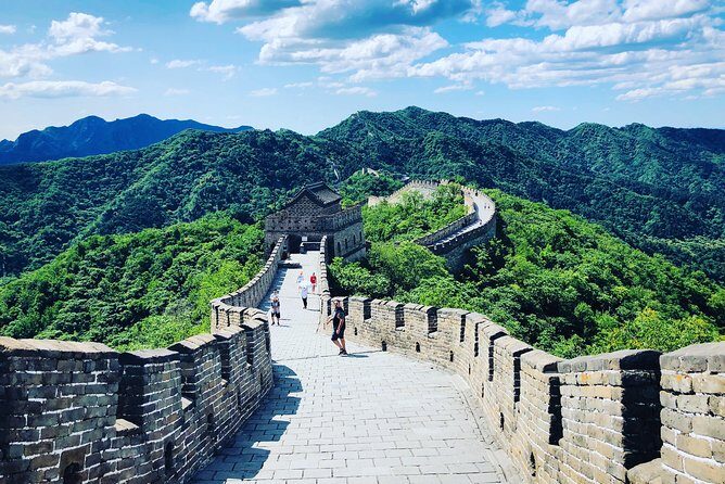 All Inclusive Great Wall Tour with Toboggan Ride - The Old Lakeside Neighborhood and Hutongs