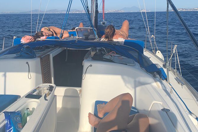 All-inclusive Sailing tour: Sorrento Coast - Onboard Experience: Food, Fun, and Learning