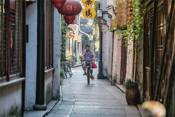 All-inclusive Shanghai City Highlights and Zhujiajiao Water Town Combo Day Tour - Authenticity and Traveler Insights