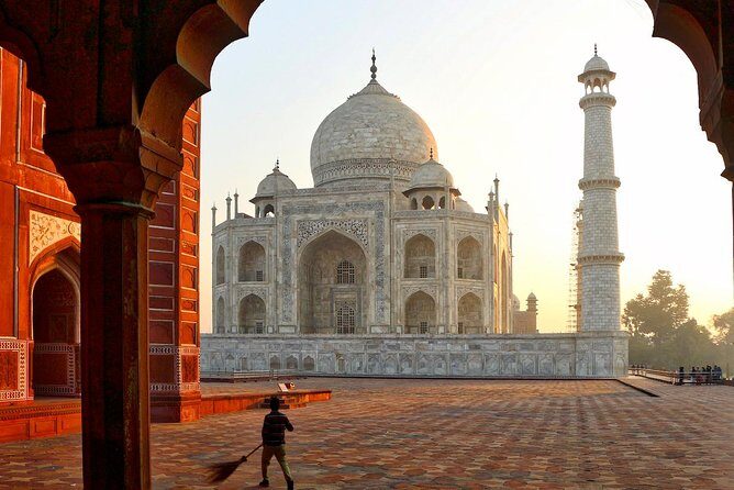All inclusive Taj mahal 1 Day Tour from Delhi to Agra by Train - Key Points