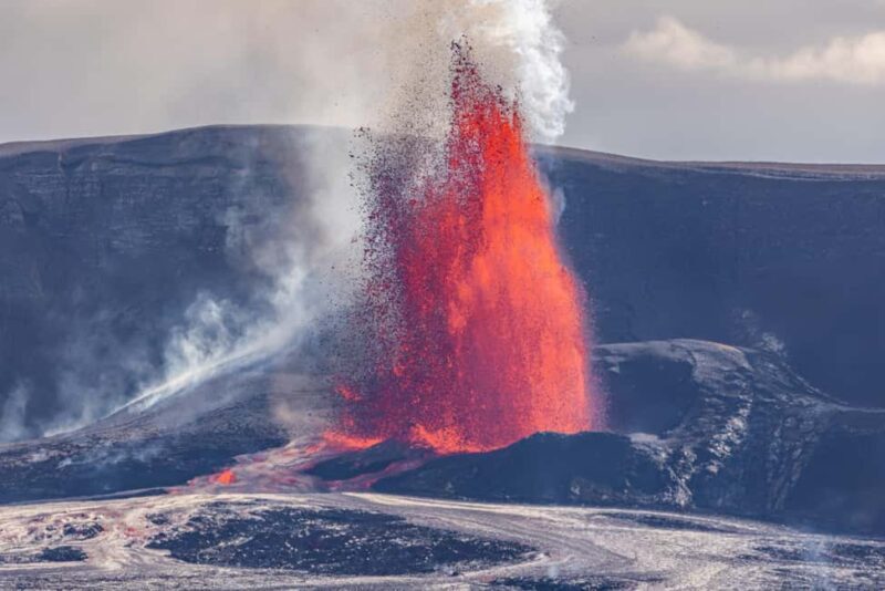 All-Inclusive: Volcanoes, Lava Tube & Black Sand Beach Tour - Entrance into Hawaii Volcanoes National Park