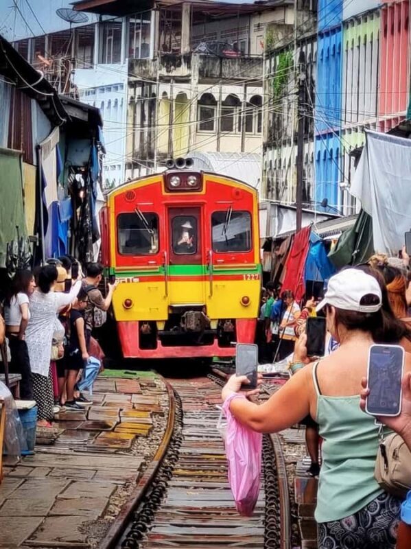 Amazing Maeklong Railway Market [ only on Fri, Sat, Sunday ] - Introduction: A Good Look at a Classic Thai Day Trip