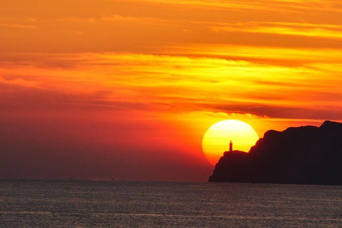 Amazing Sunset Tour around Capri coast and grottoes with Aperitif - Key Points