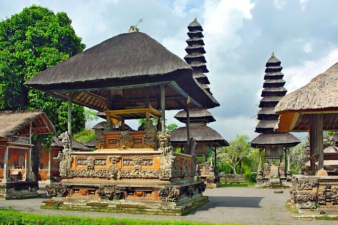 Amazing Tanah Lot and Uluwatu Temple Tour - FAQ