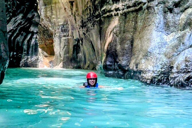 AMBER COVE-TAINO BAY 5 Zip Lines 7 Waterfalls + Locale Food - Key Points