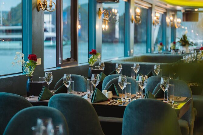 AMETHYST DAY CRUISE The Most Luxury Day Tour Explore Halong Bay - Dining and Amenities: Food and Comfort