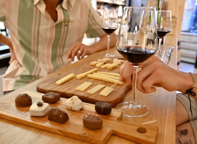 Amsterdam: 10 Tastings Guided Food Tour by UNESCO Canals - Key Points