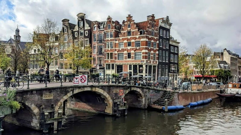 Amsterdam: 2-hour History & Culture tour with a Local - Key Points