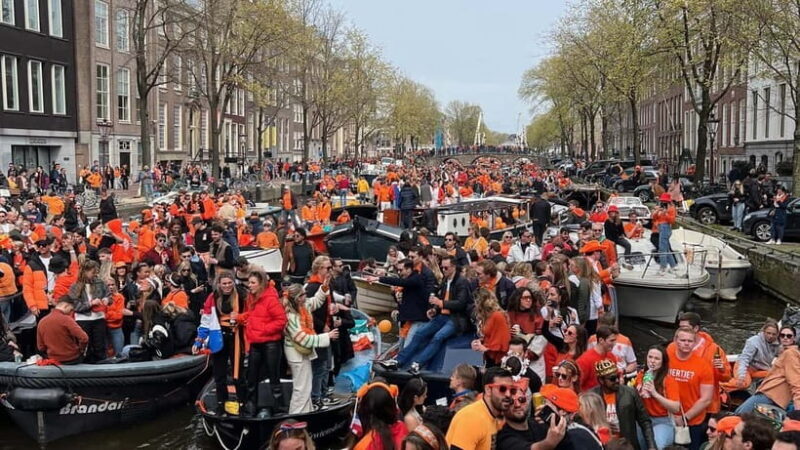 Amsterdam: 3 Hour Kings Day Boat Party with Unlimited Drinks - Setting the Scene: Celebrating King’s Day in Amsterdam