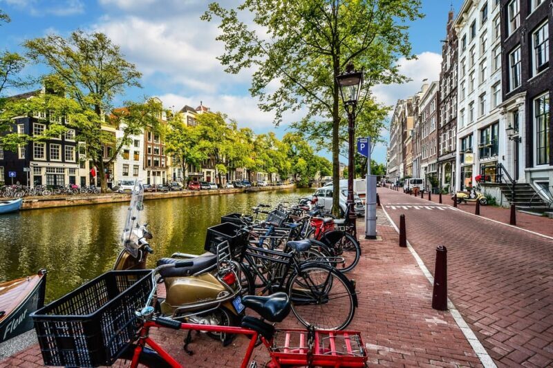 Amsterdam: 3-Hour Private Bike Tour of the City Center - The Sum Up