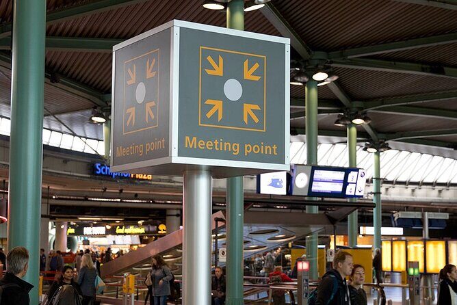 Amsterdam Airport Schiphol (AMS) Private Transfer to Amsterdam - The Experience: Smooth Start in a Comfortable Ride