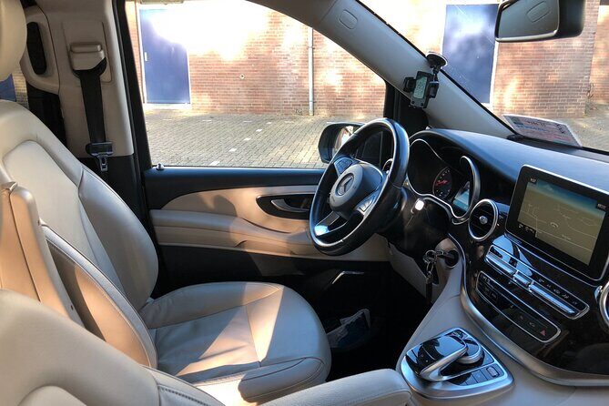 Amsterdam Airport Schiphol (AMS) Private Transfer to Amsterdam - What to Expect at the Airport