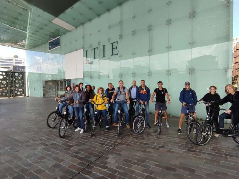 Amsterdam bike tour with a French-speaking guide local! - FAQs